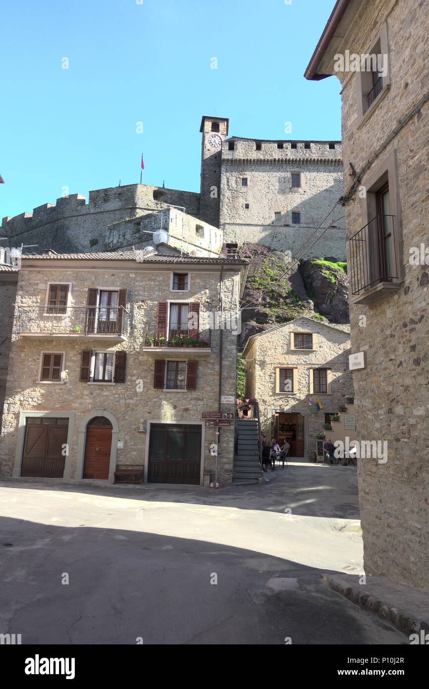 Castello di bardi hi-res stock photography and images - Alamy