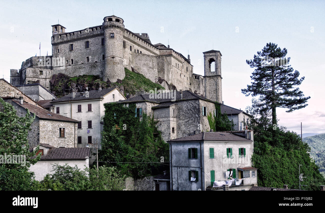 Castello di bardi hi-res stock photography and images - Alamy