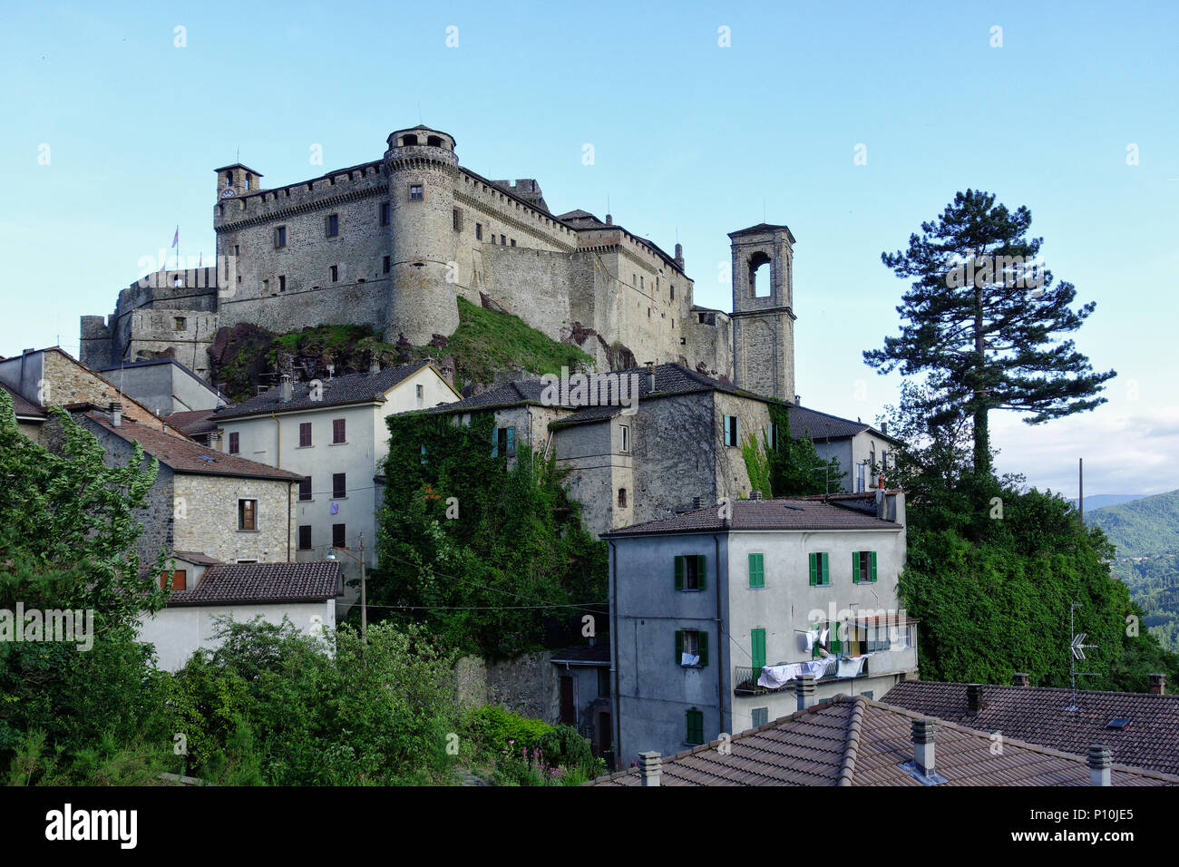 Bardi castle aerial hi-res stock photography and images - Alamy