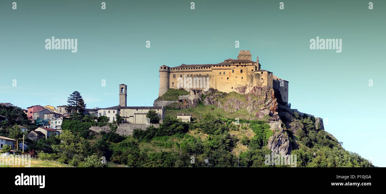 Bardi castle aerial hi-res stock photography and images - Alamy