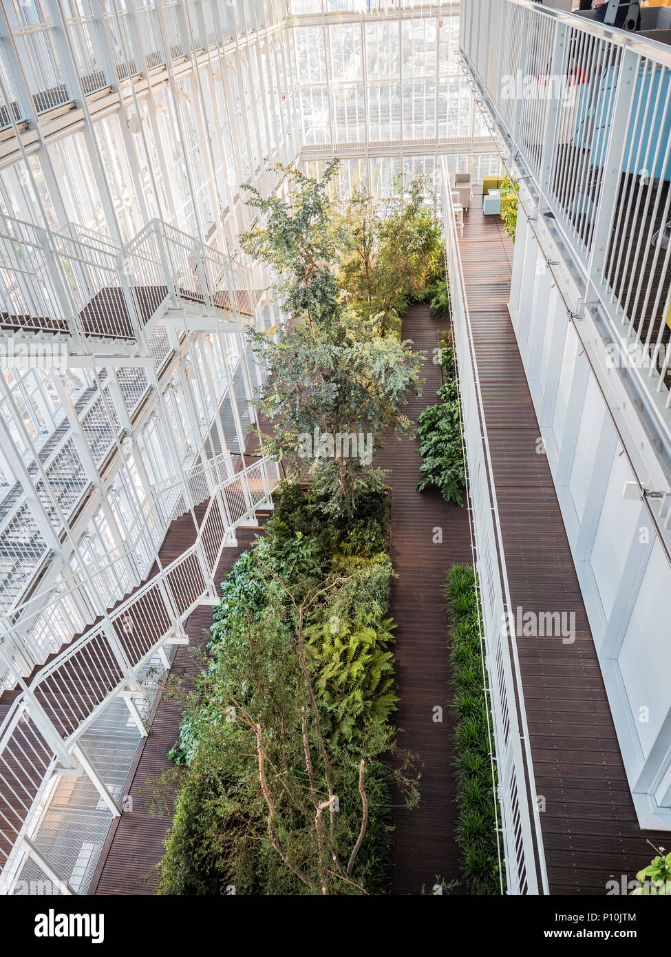 Spacious space hi-res stock photography and images - Alamy