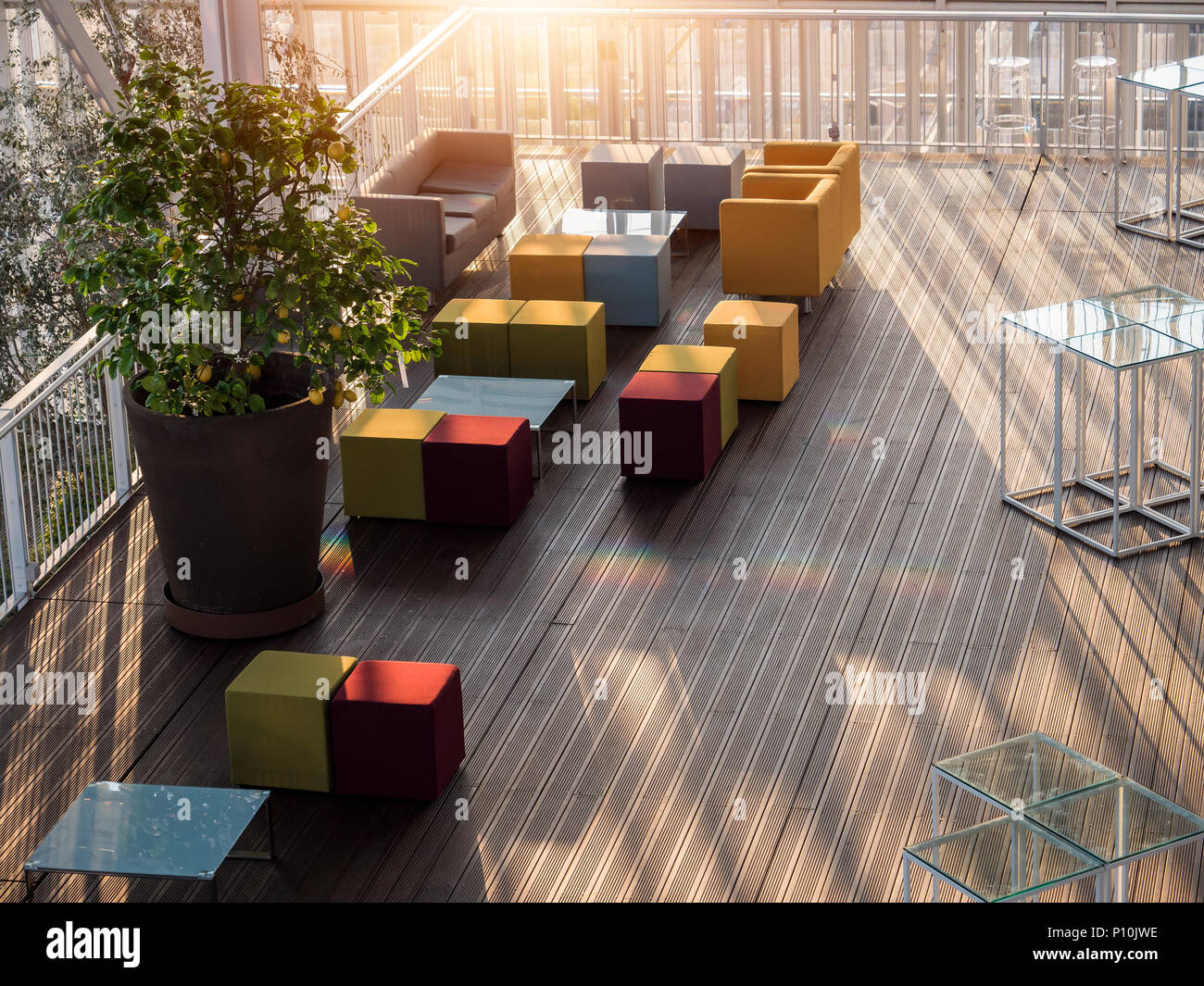 Modern building interior hi-res stock photography and images - Alamy