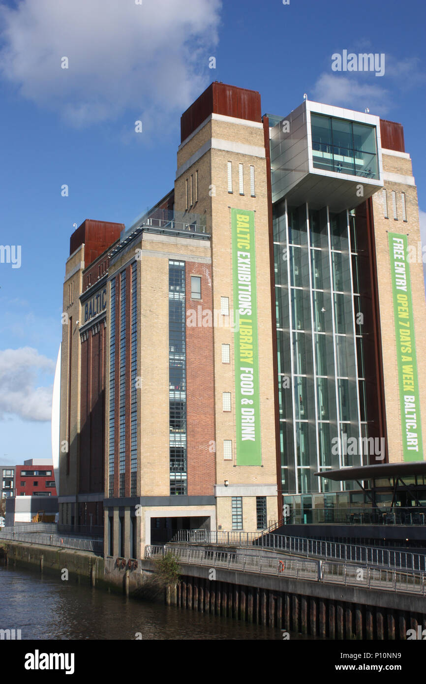 The Baltic Mill art gallery by the River Tyne in Gateshead Stock Photo ...