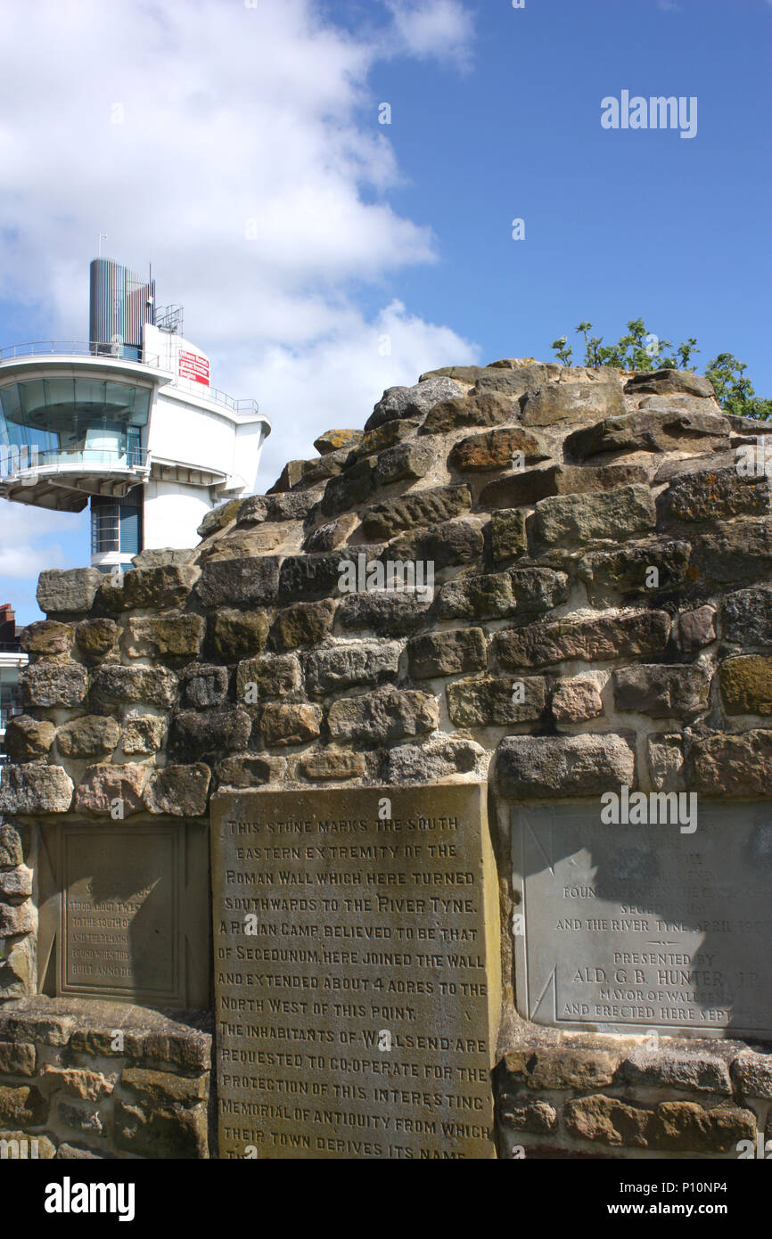 Section of Hadrian'sWall at Segedunum at Wallsend Stock Photo - Alamy