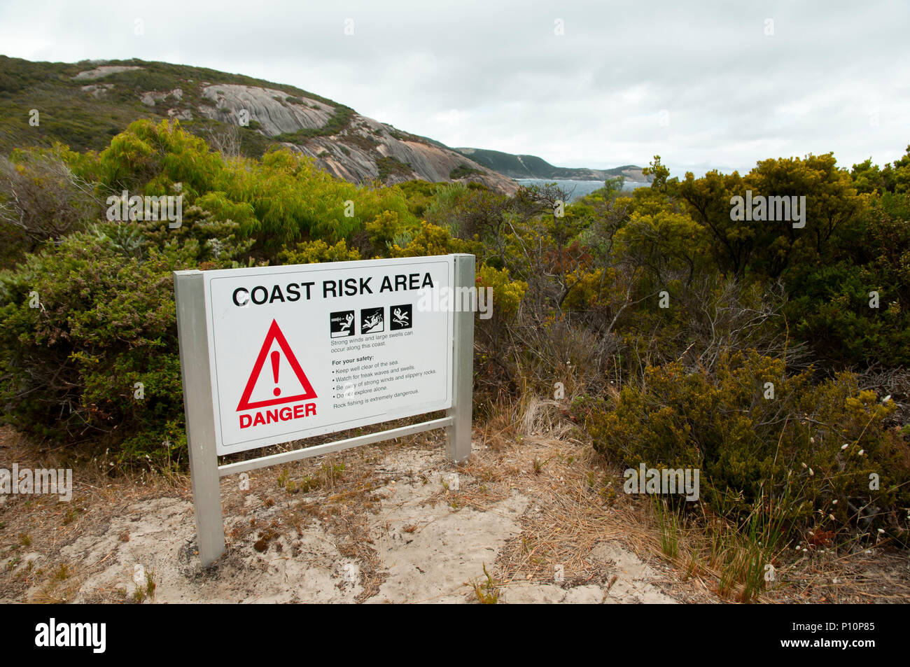 Slippery rock warning sign hi-res stock photography and images - Alamy