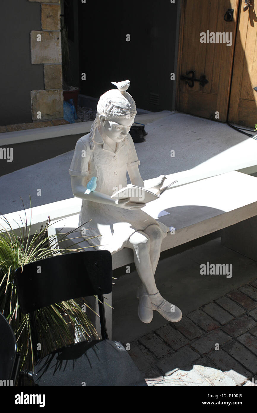Statue of girl reading Stock Photo - Alamy