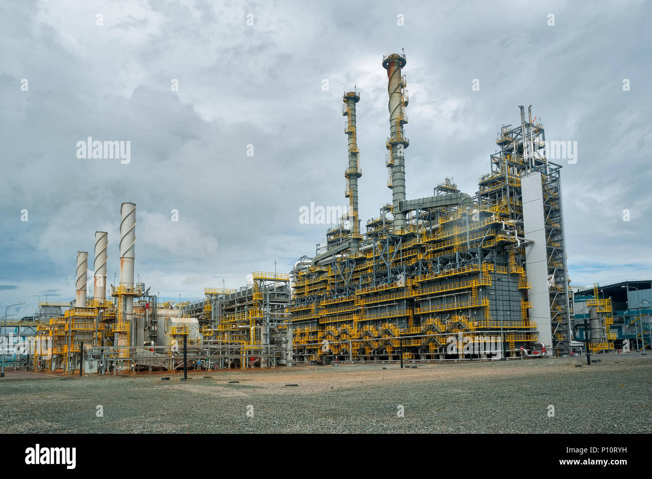 Gas station complex hi-res stock photography and images - Alamy