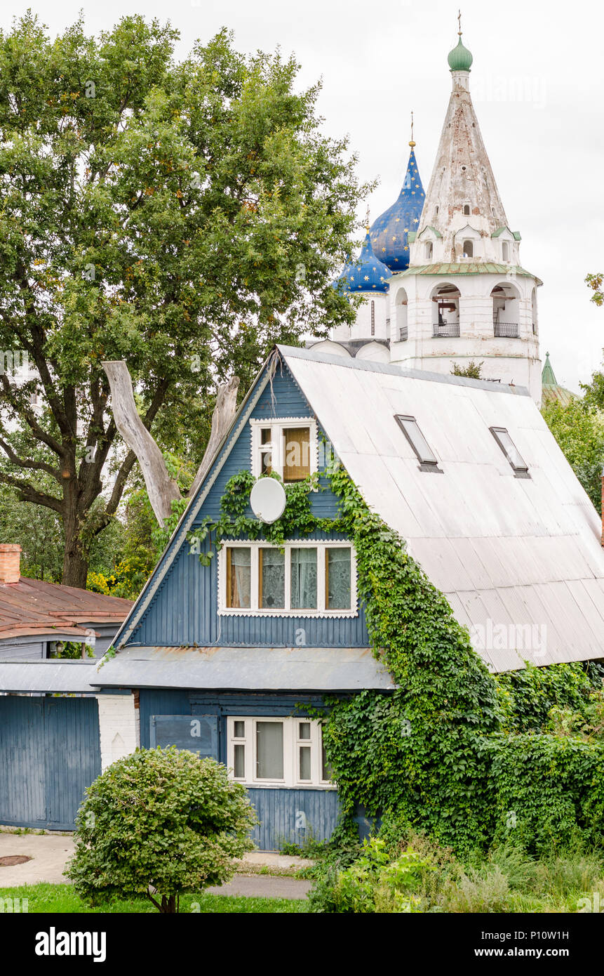 View of a traditional wooden house and the Suzdal Kremlin in the ...
