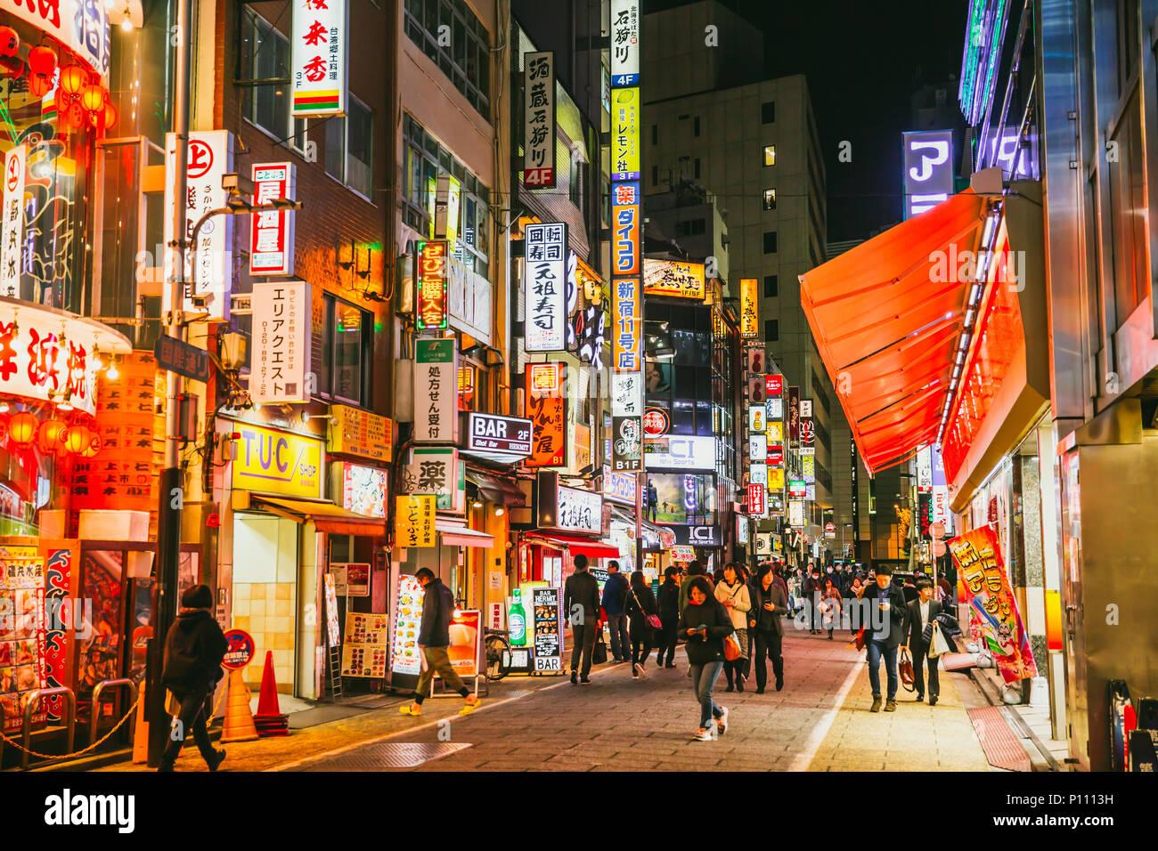Japanese and tourist at Shinjuku nightlife colorful billboard shopping ...