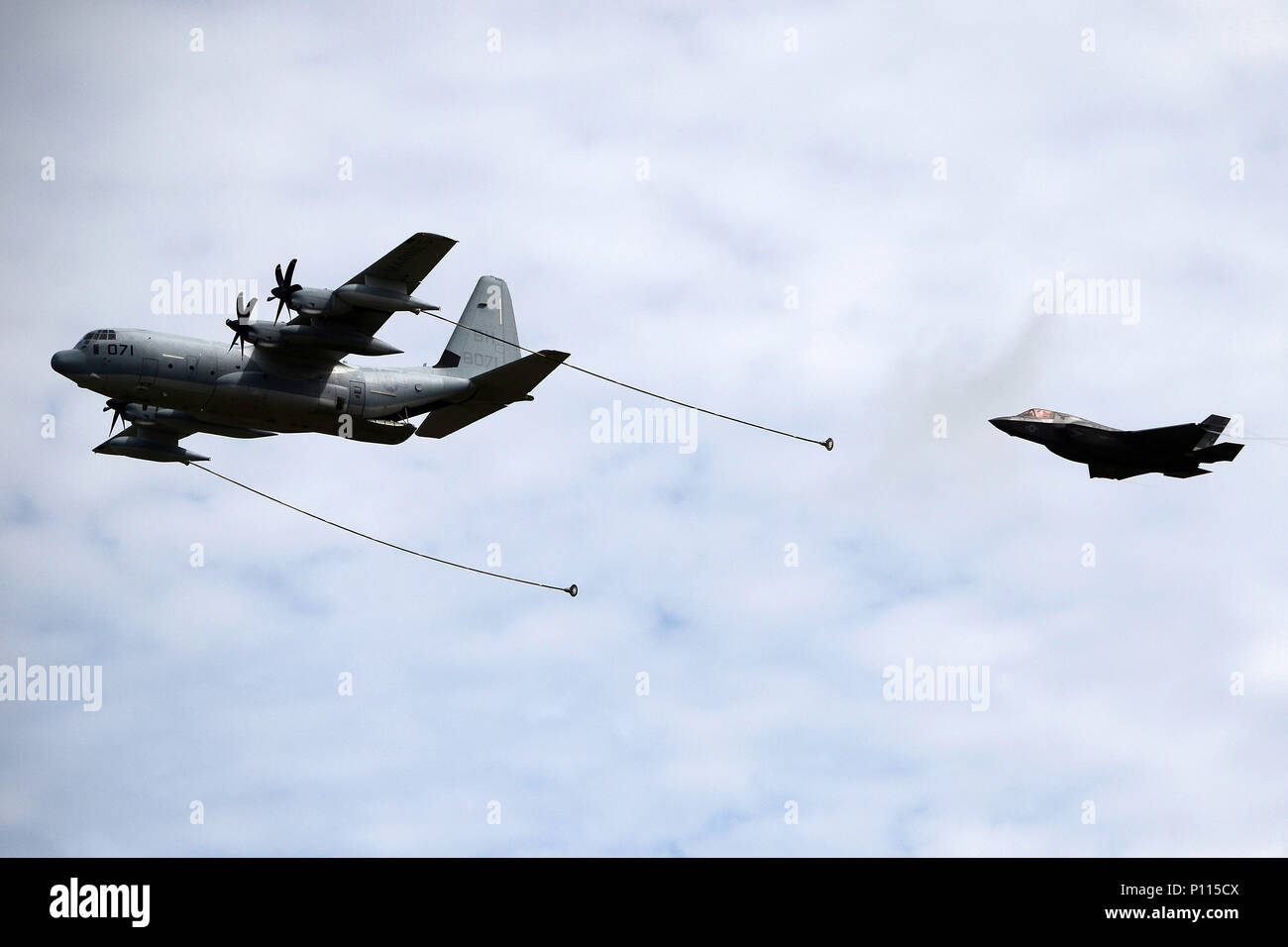 C130 crew hi-res stock photography and images - Alamy