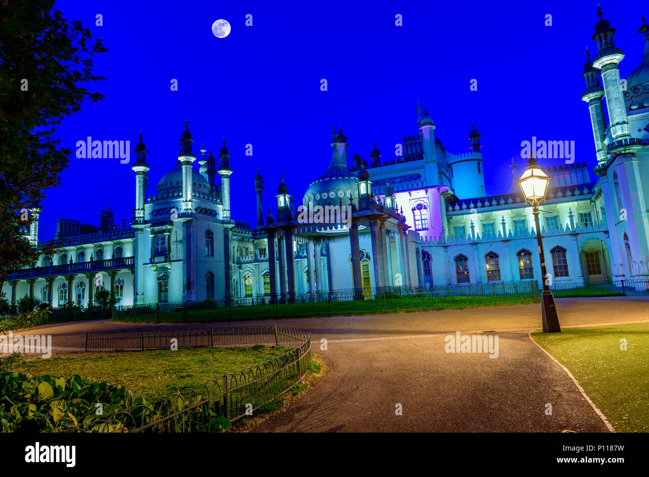 Brighton pavillion at night hi-res stock photography and images - Alamy