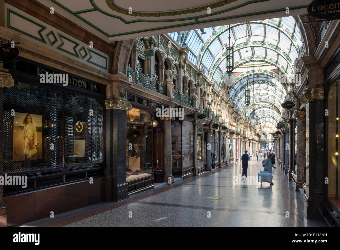 Leeds county arcade shopping centre hi-res stock photography and images ...