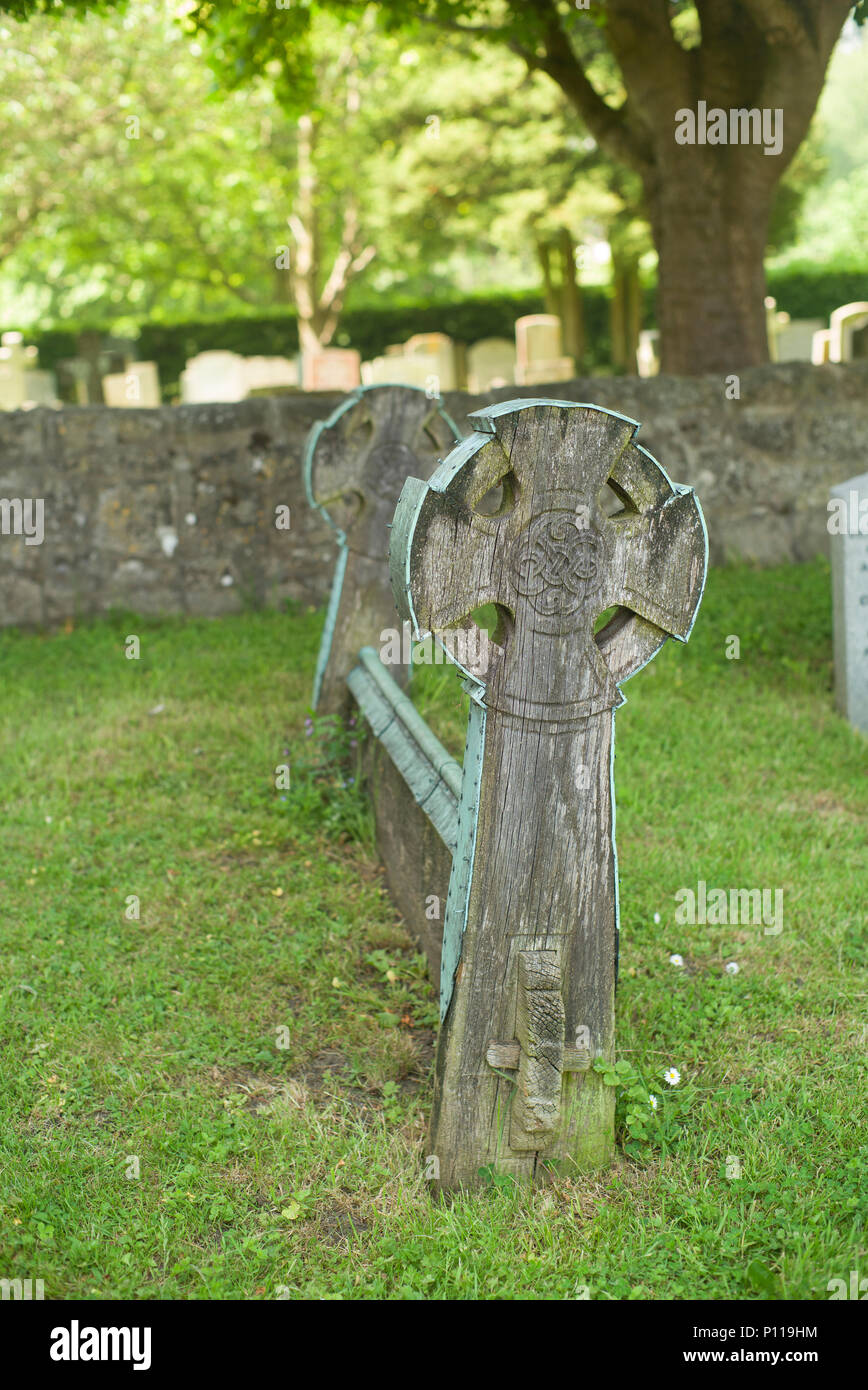 Old wooden gravestone Stock Photo - Alamy