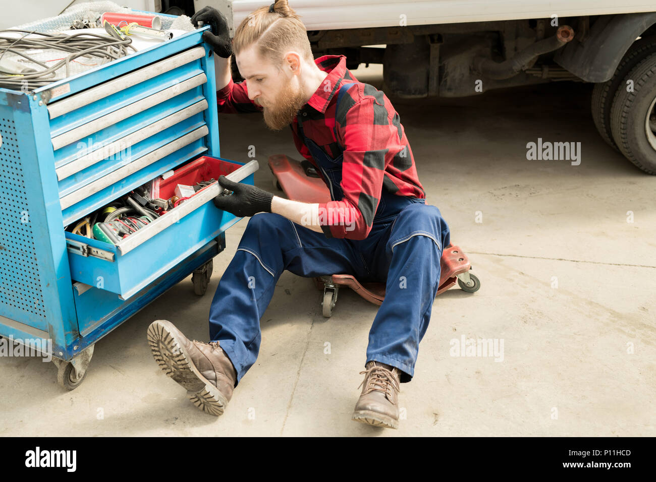 Professional Auto Mechanic At work Stock Photo - Alamy