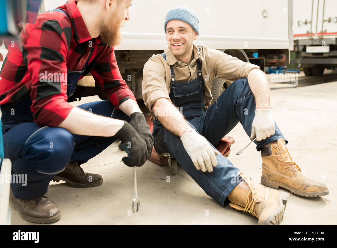 Auto Mechanics Chatting On Break Stock Photo - Alamy
