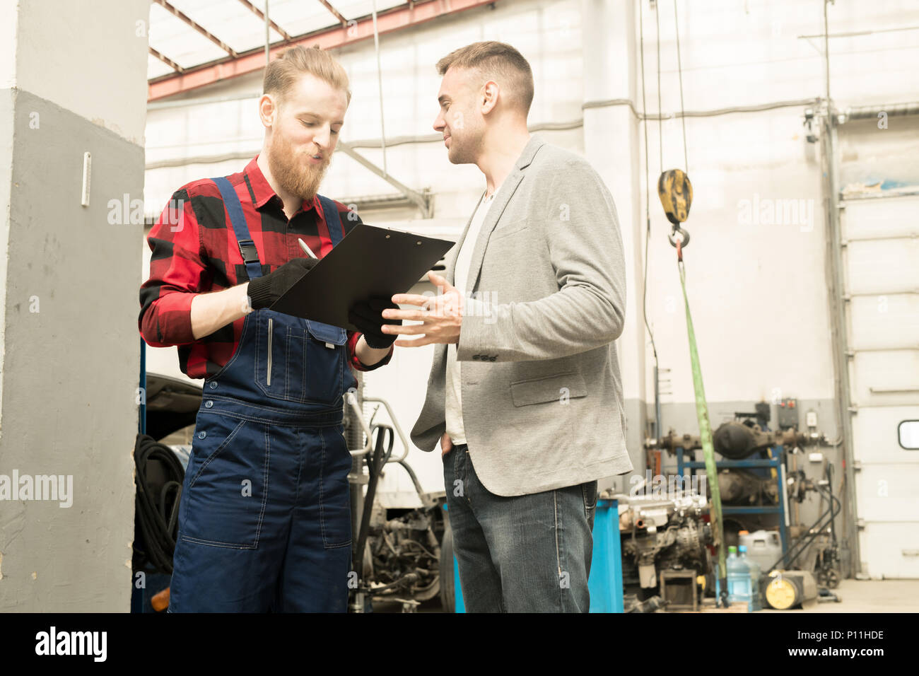 Vehicle technician transport hi-res stock photography and images - Alamy