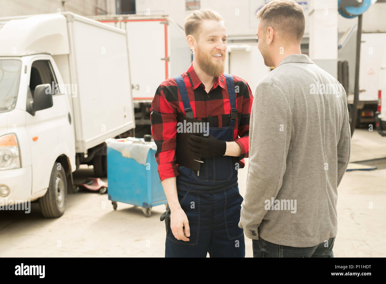 Happy customer car repair hi-res stock photography and images - Alamy