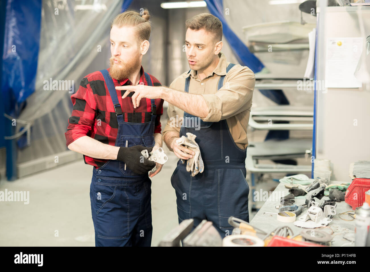 Auto mechanics hi-res stock photography and images - Alamy