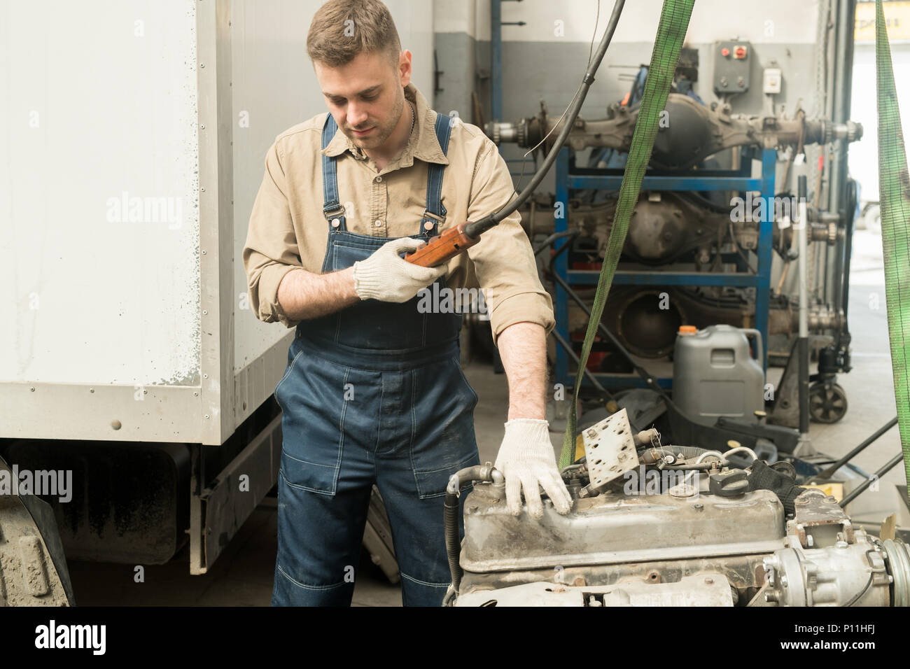 Working in car hi-res stock photography and images - Alamy