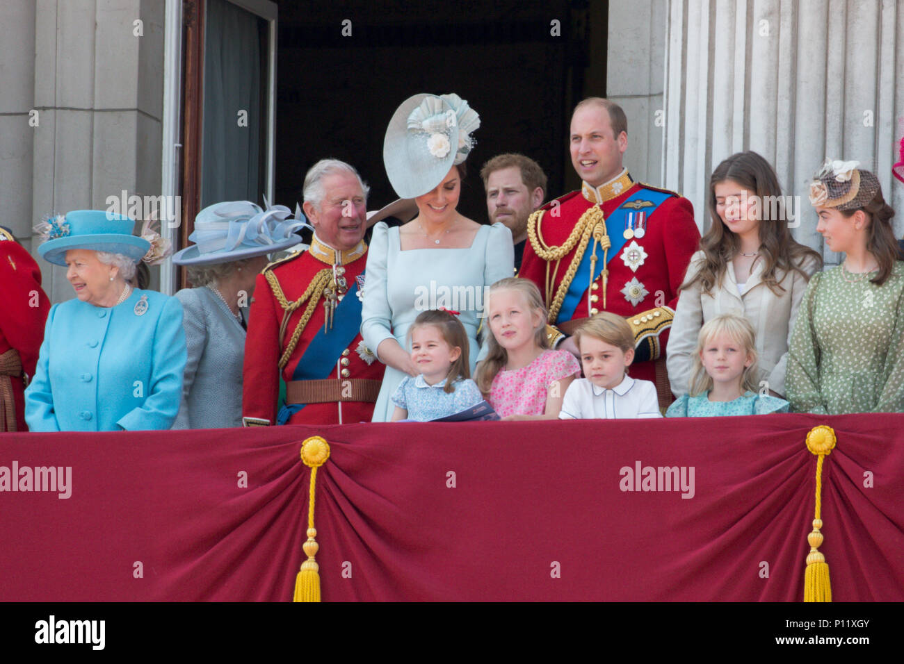 Royal family balcony crowds hi-res stock photography and images - Alamy