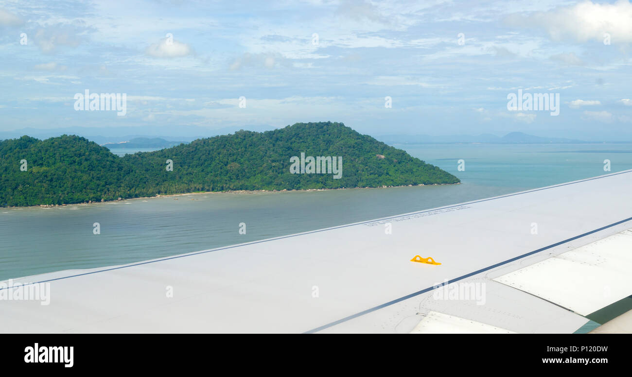 Airplane Wing in Flight, looking through window Stock Photo - Alamy
