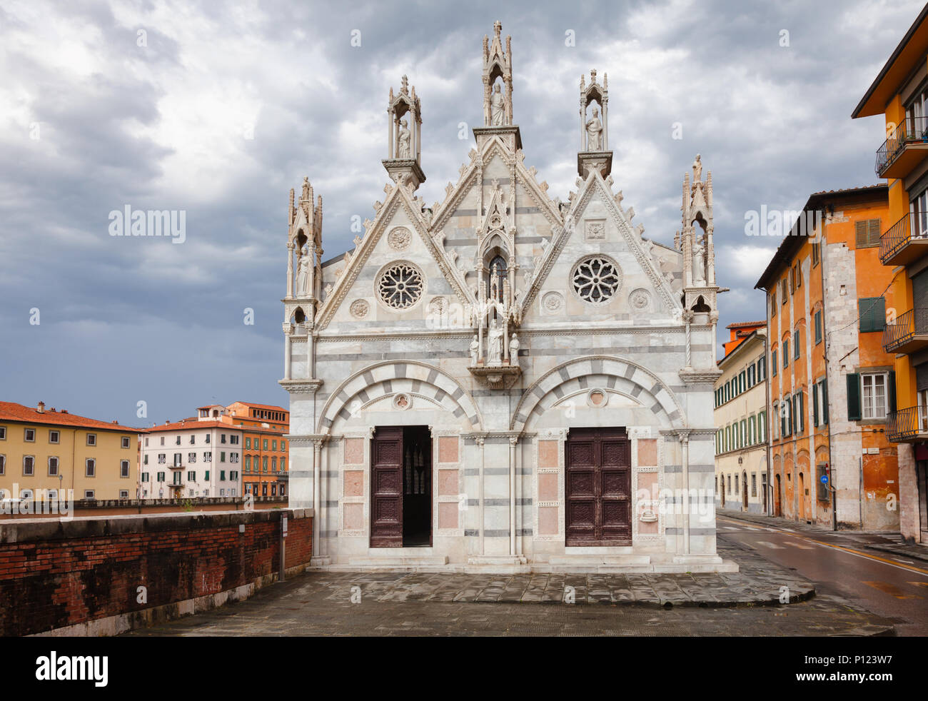 Pisan architecture hi-res stock photography and images - Alamy