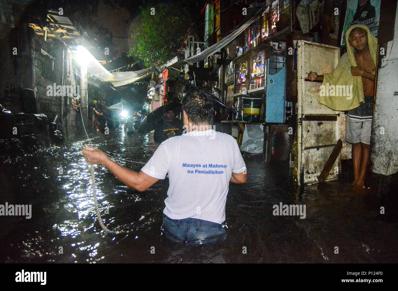 Quezon City, Philippines. 09th June, 2018. The Residents assisted with ...