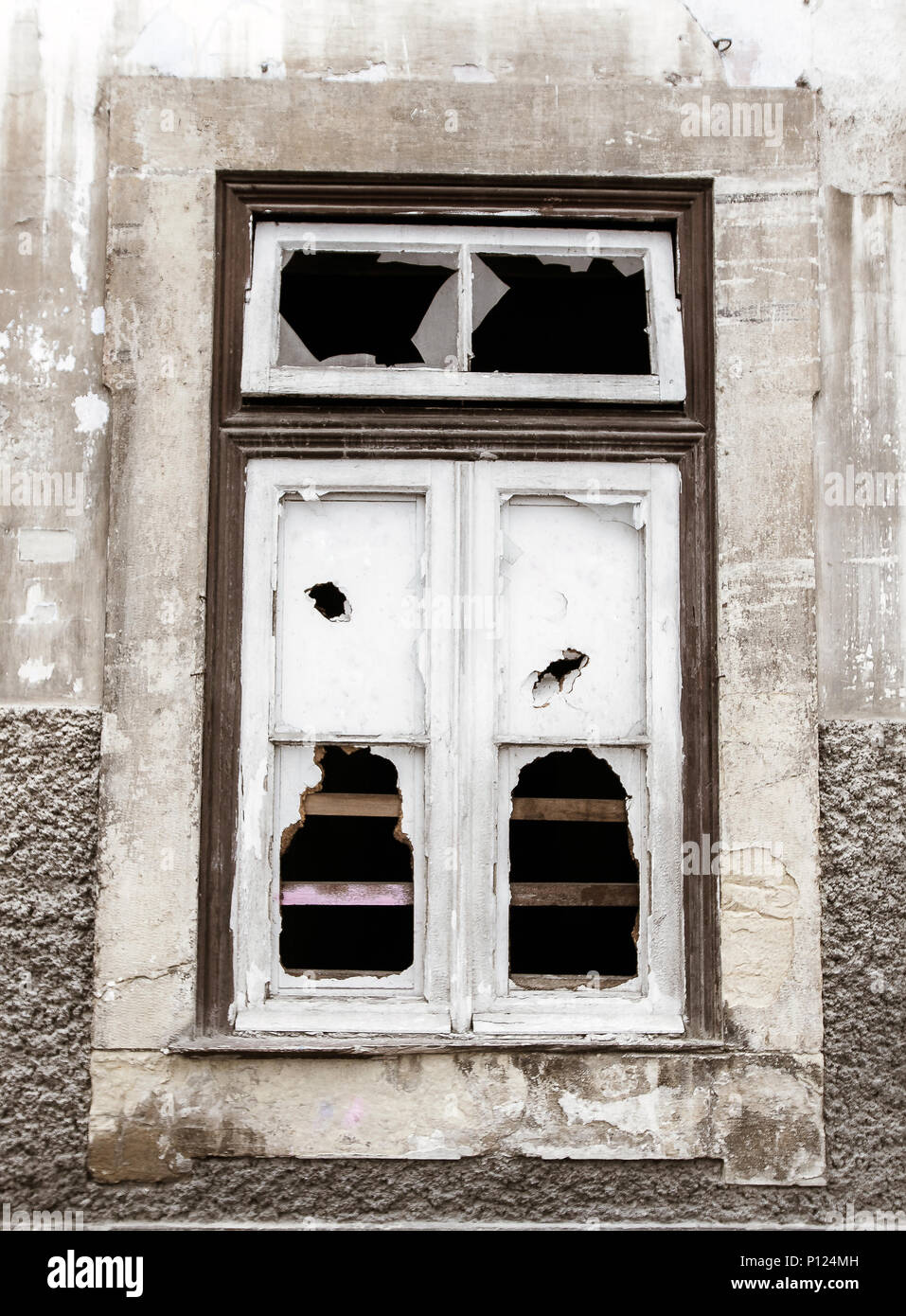 Broken window in a building in Coimbra, Portugal Stock Photo - Alamy