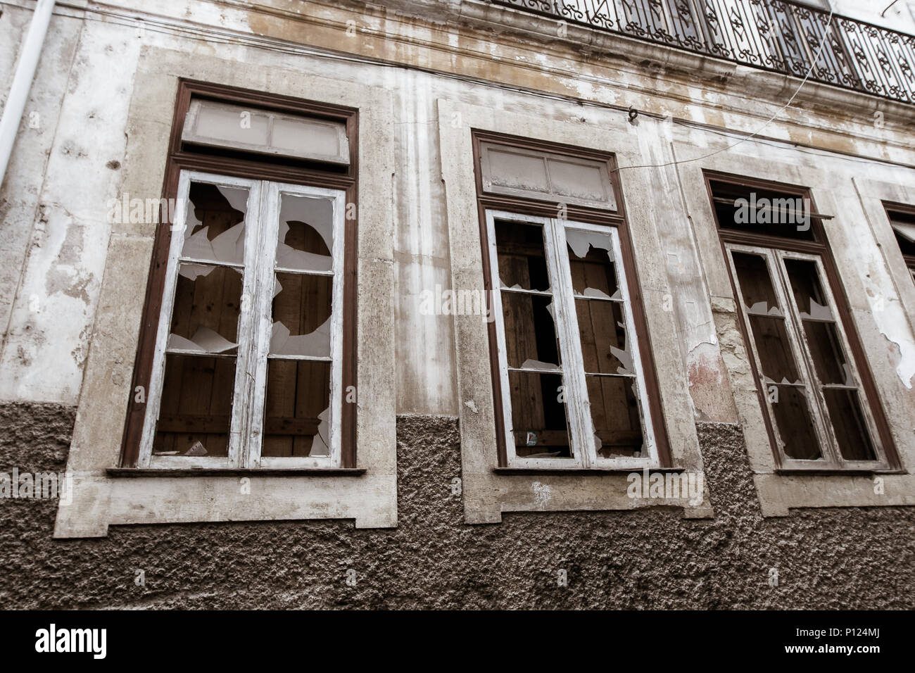 Broken windows hi-res stock photography and images - Alamy