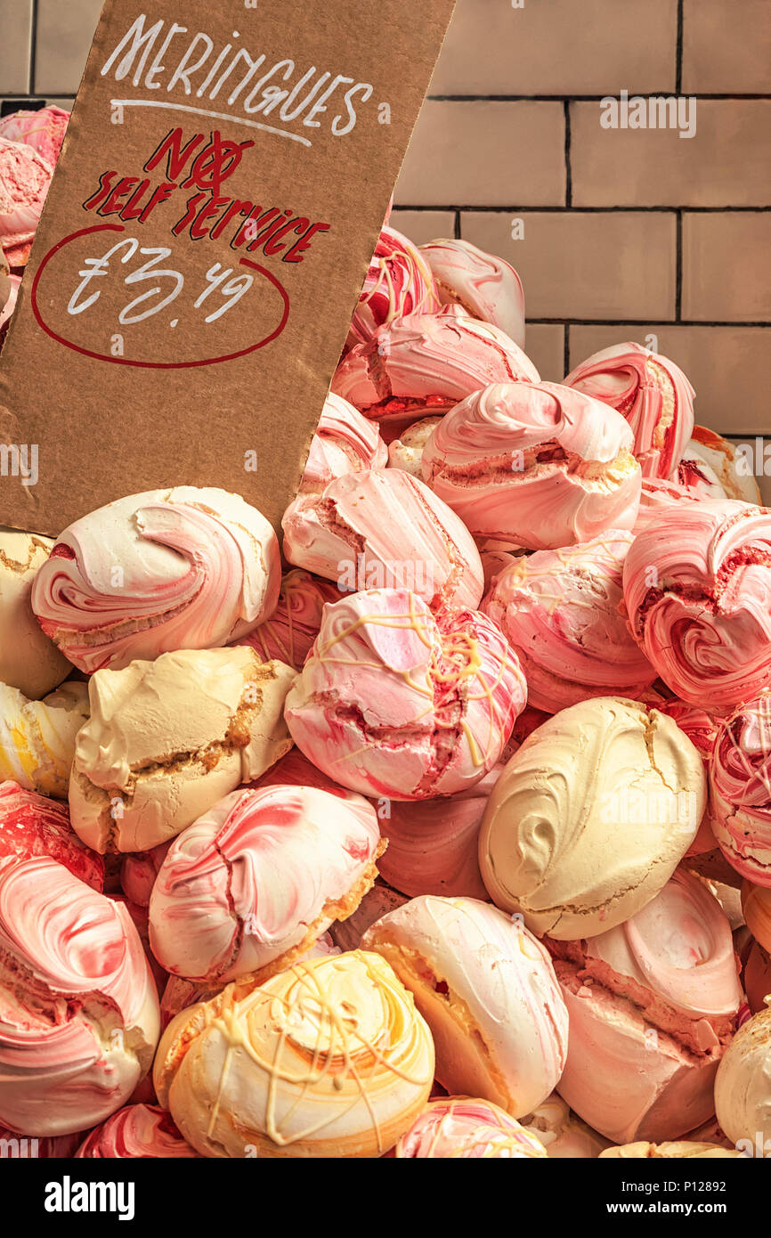 Showcase with meringues in the store Stock Photo - Alamy