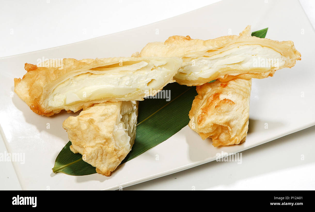 Spring rolls in rice paper, deep-fried with chicken (shitaki, bell ...