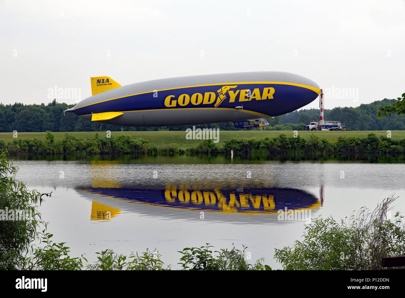 Goodyear zeppelin hi-res stock photography and images - Alamy