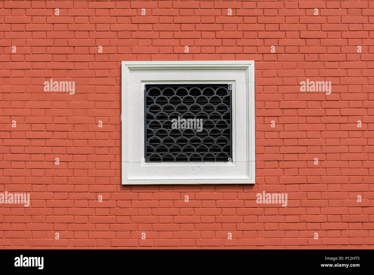 Red brick house white windows hi-res stock photography and images - Alamy