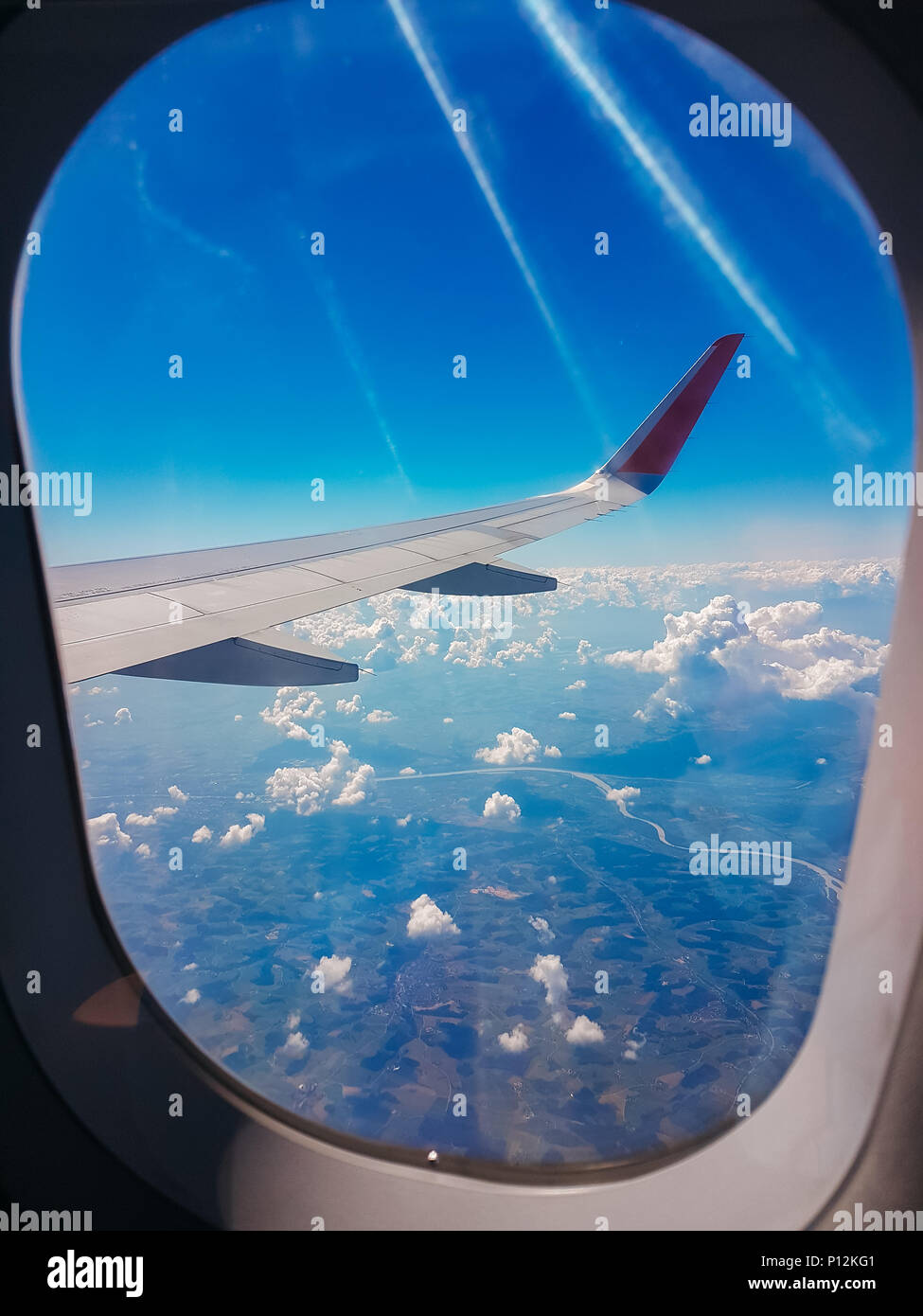 Commercial pilot looking plane window hi-res stock photography and ...