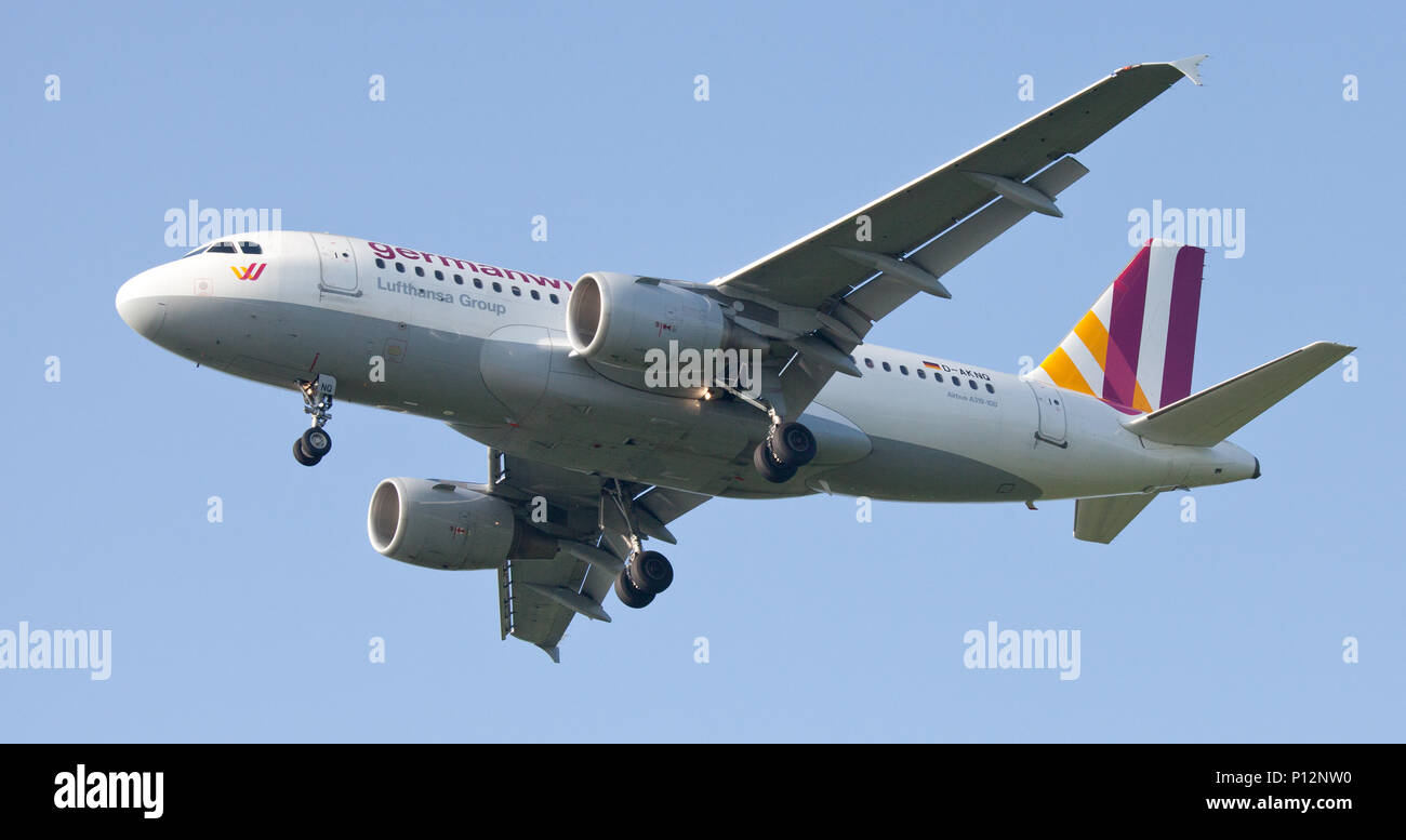 Germanwings airbus a319 100 hi-res stock photography and images - Alamy