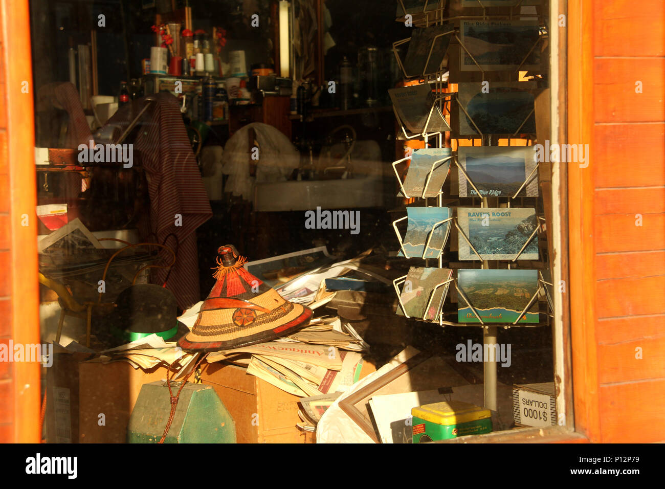 Messy shop display hi-res stock photography and images - Alamy