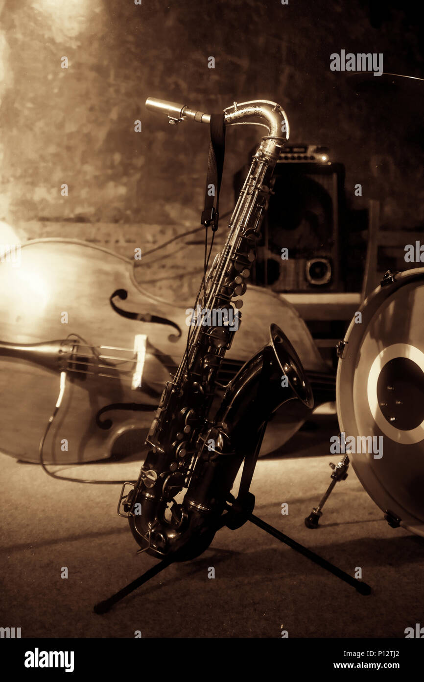 Saxophone Iphone Wallpaper