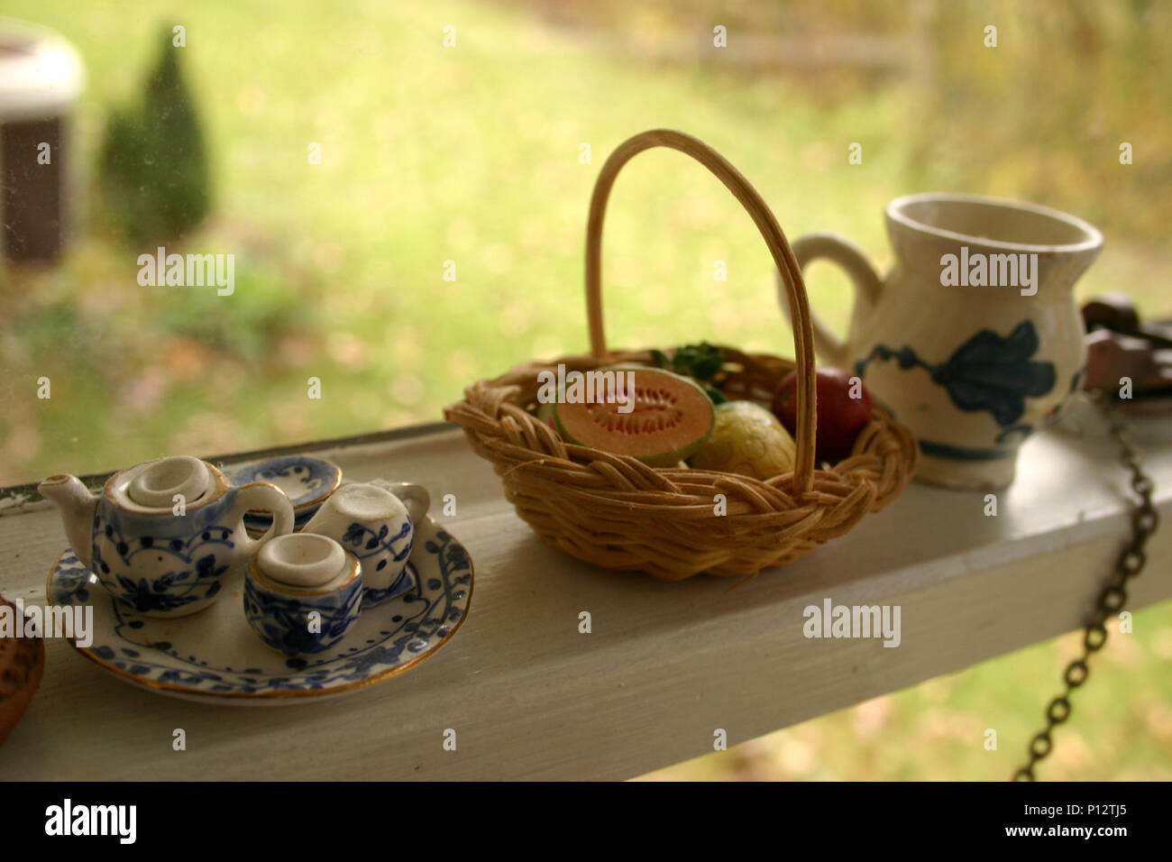 Glass art objects in home hi-res stock photography and images - Alamy