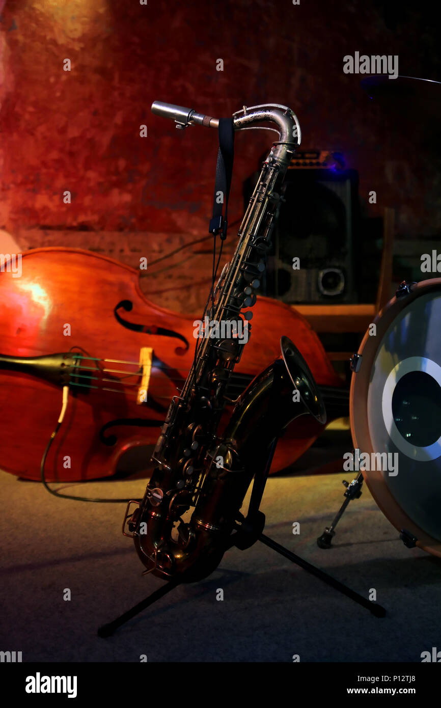 Shiny golden classic music instruments hi-res stock photography and ...