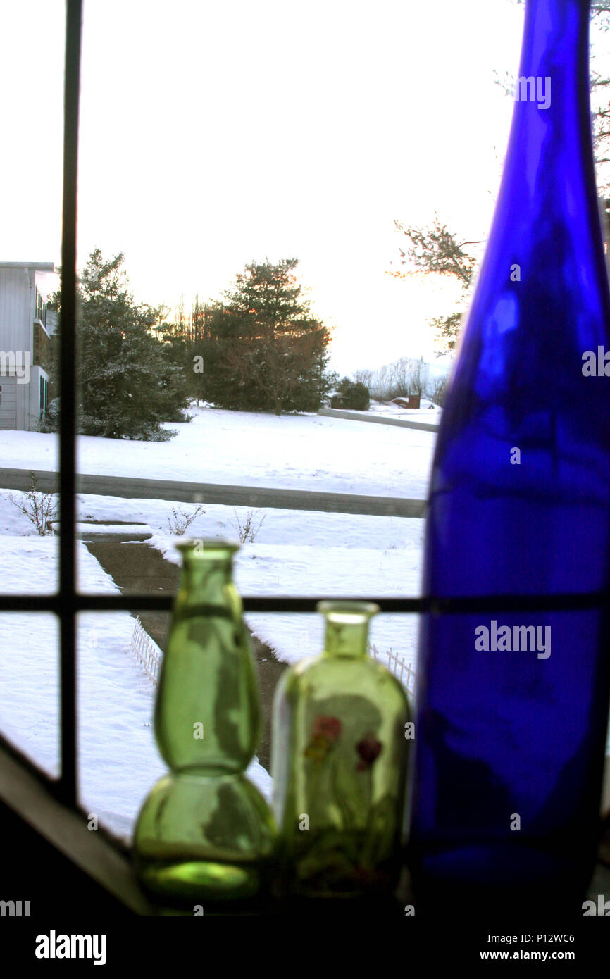 Street view through window hi-res stock photography and images - Alamy