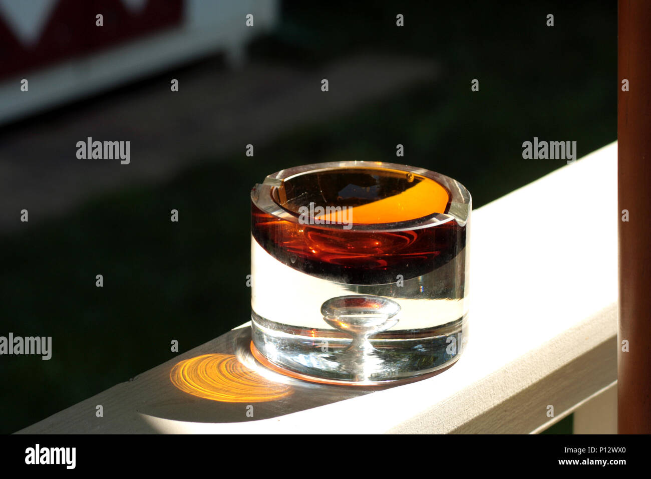 Empty ashtray hi-res stock photography and images - Alamy