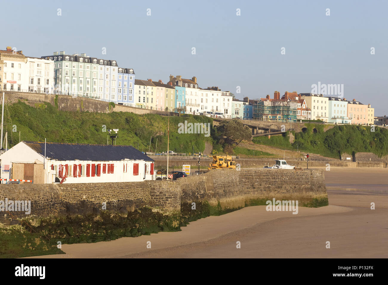 Tenby homes hi-res stock photography and images - Alamy