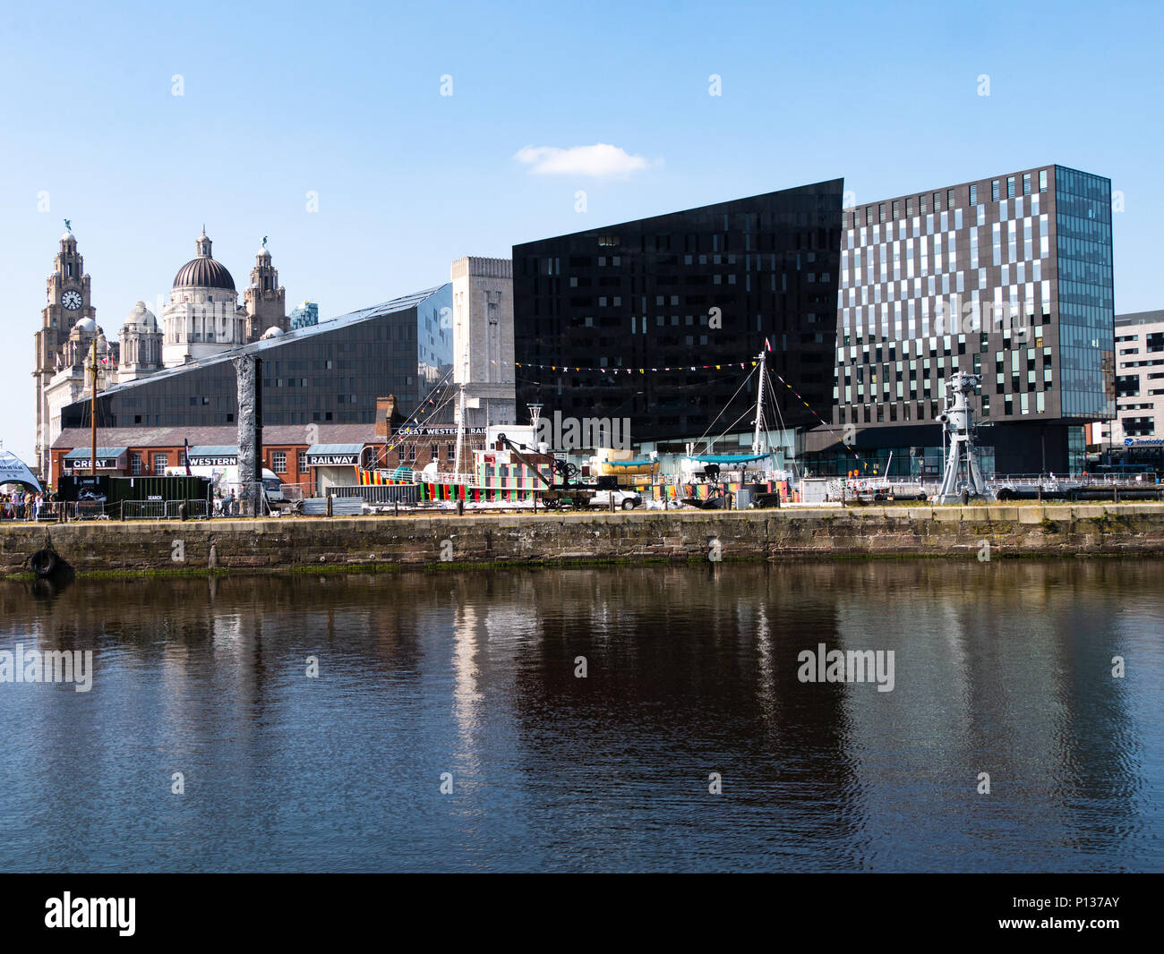 The port of liverpool building city scape skyline hi-res stock ...