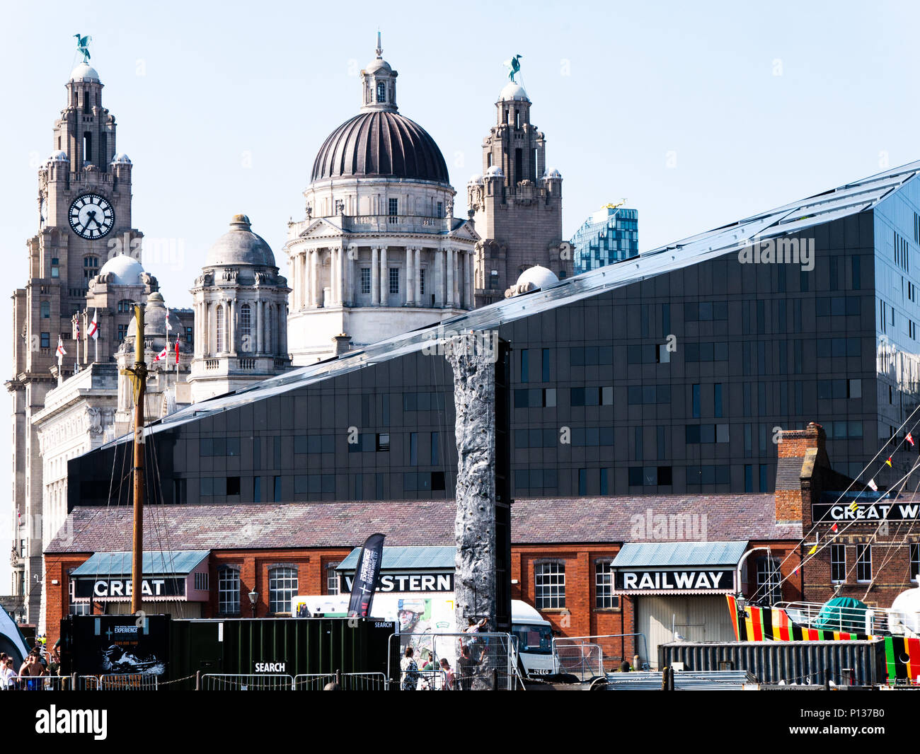 The port of liverpool building city scape skyline hi-res stock ...