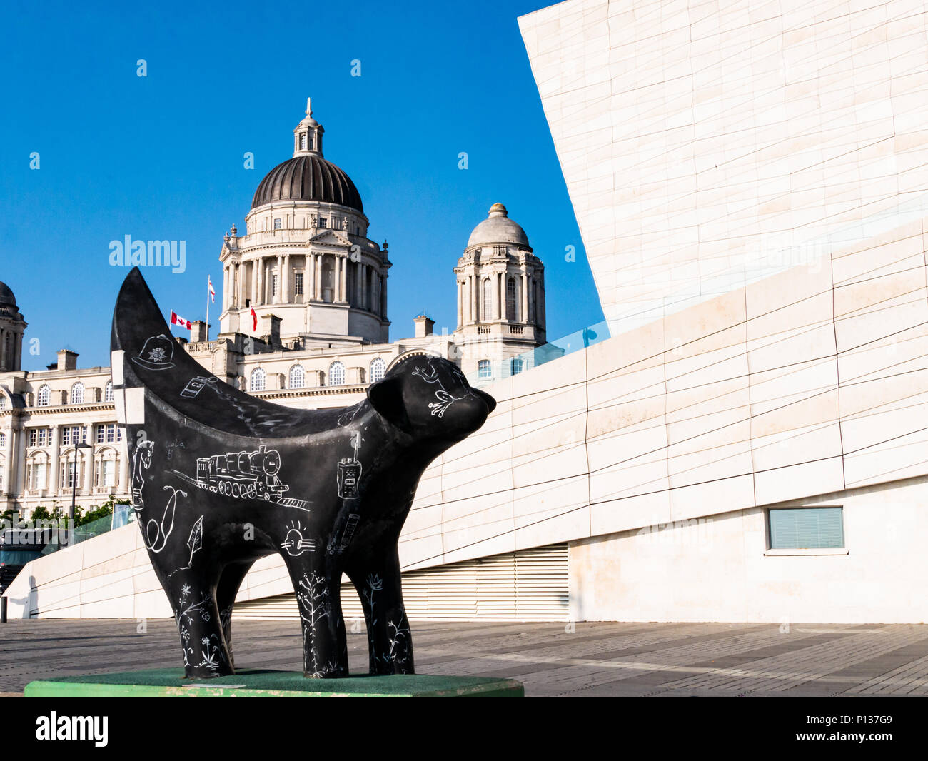 Lambanana in front of the Cunard building framed by the Museum of ...