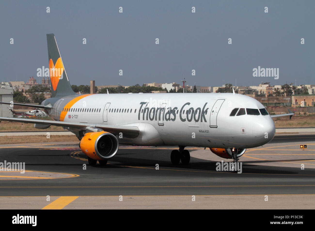 Thomas cook airbus a321 hi-res stock photography and images - Alamy