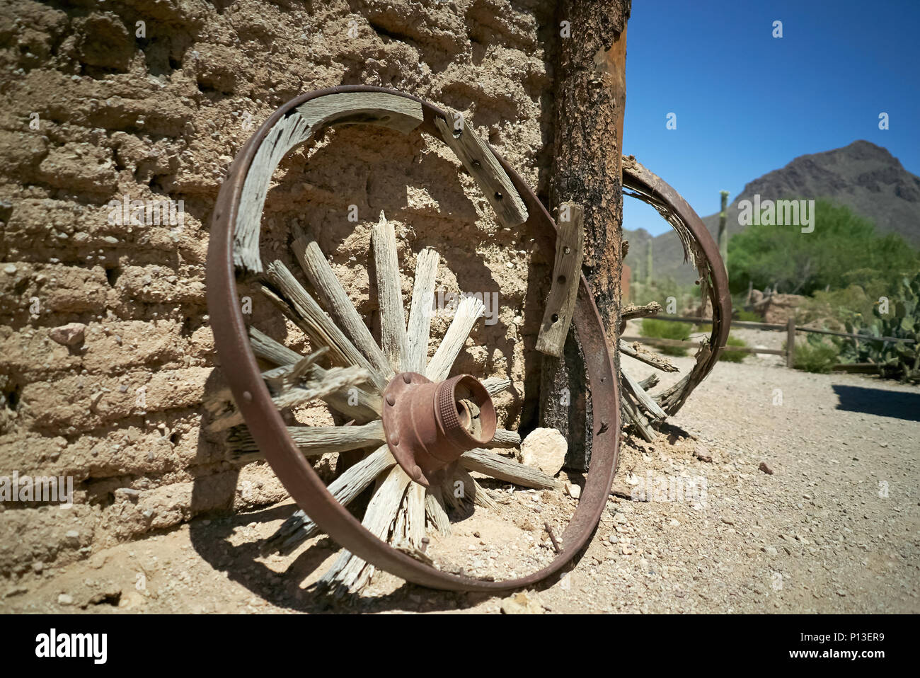 Broken wagon hi-res stock photography and images - Alamy
