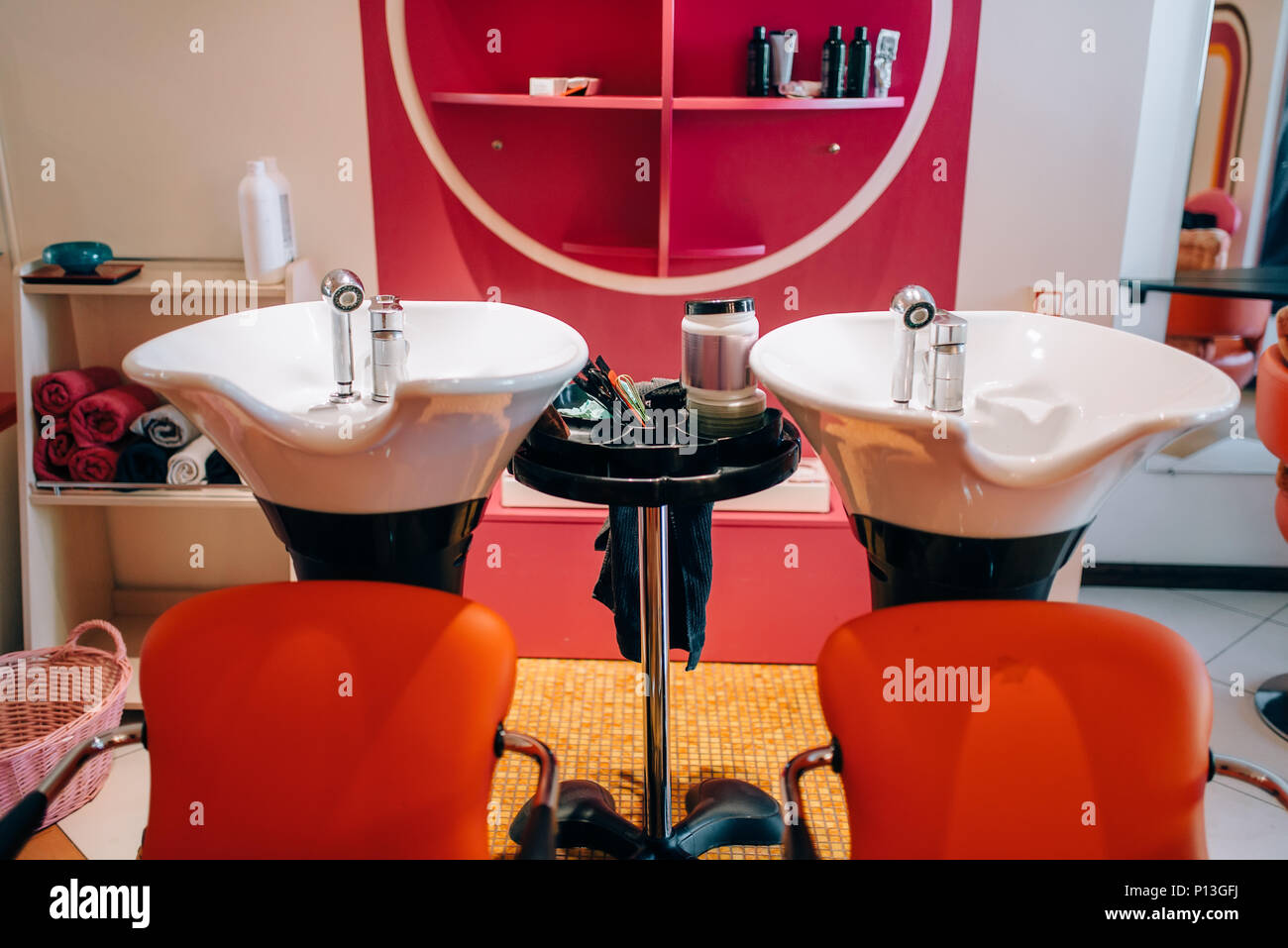 Hair wash basins hi-res stock photography and images - Alamy