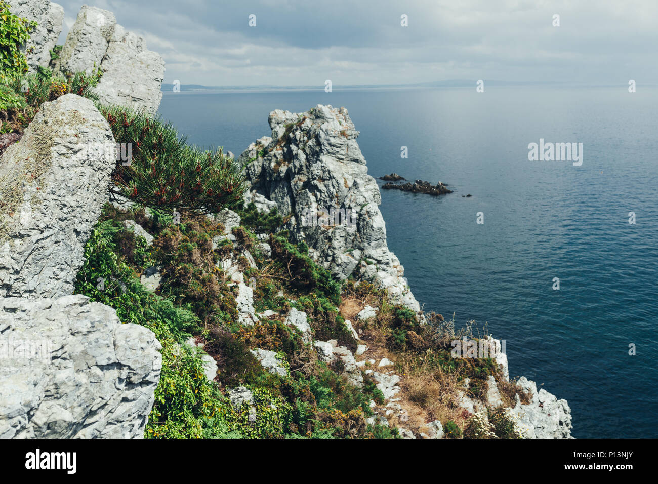 Sharp cliffs hang over the ocean, Dramatic marine background Stock ...