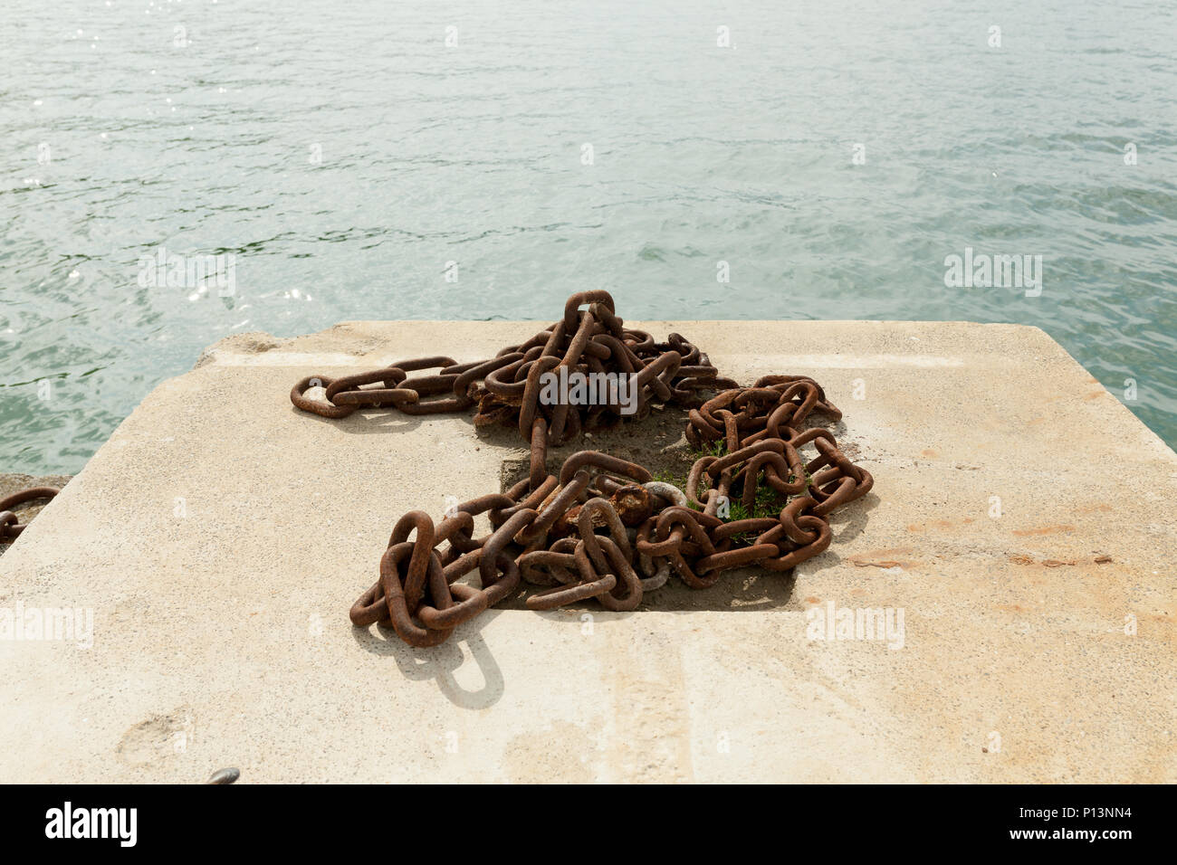 Old rusty chain at sea port close-up background Stock Photo - Alamy